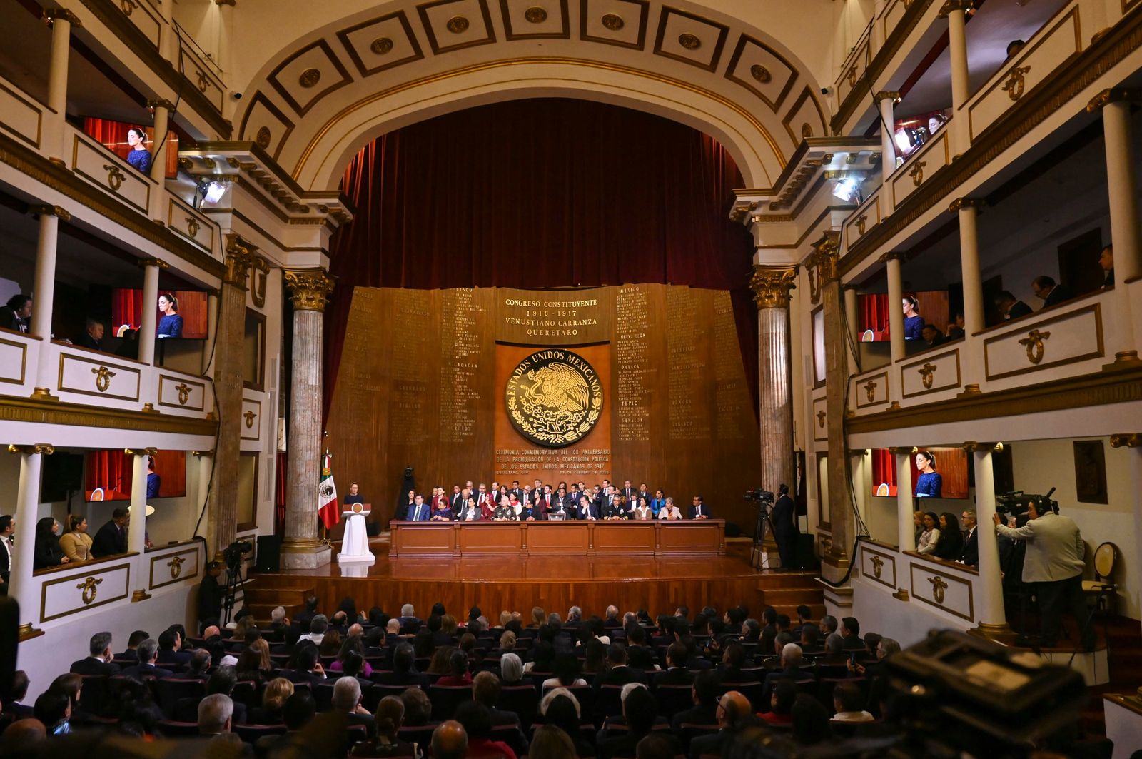 Conmemoran la promulgación de la Constitución con llamado a la unidad ...